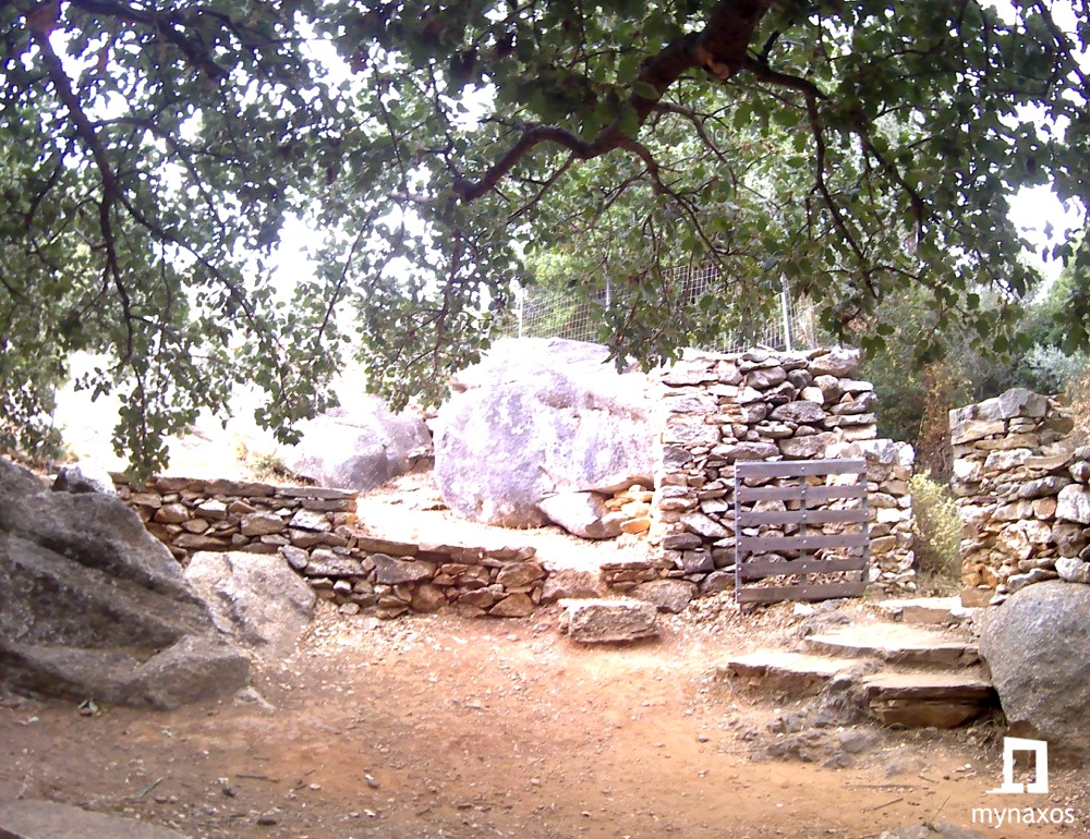 Ο Κούρος και η Κόρη των Μελάνων | My Naxos